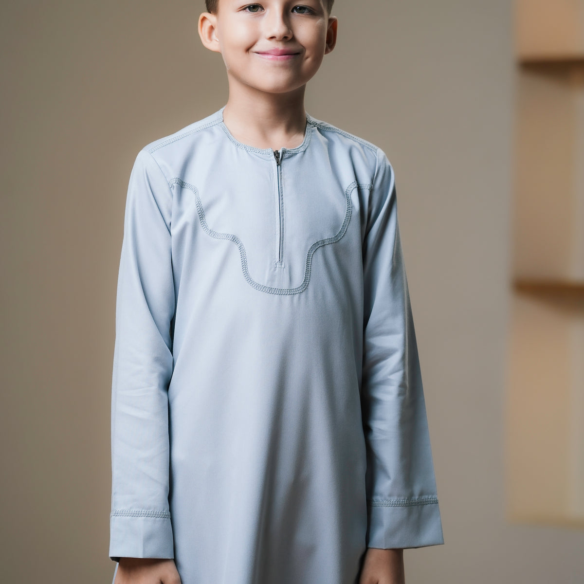 Kurvig Omani 2.0 Light Grey Thobe Kids – Mashroo