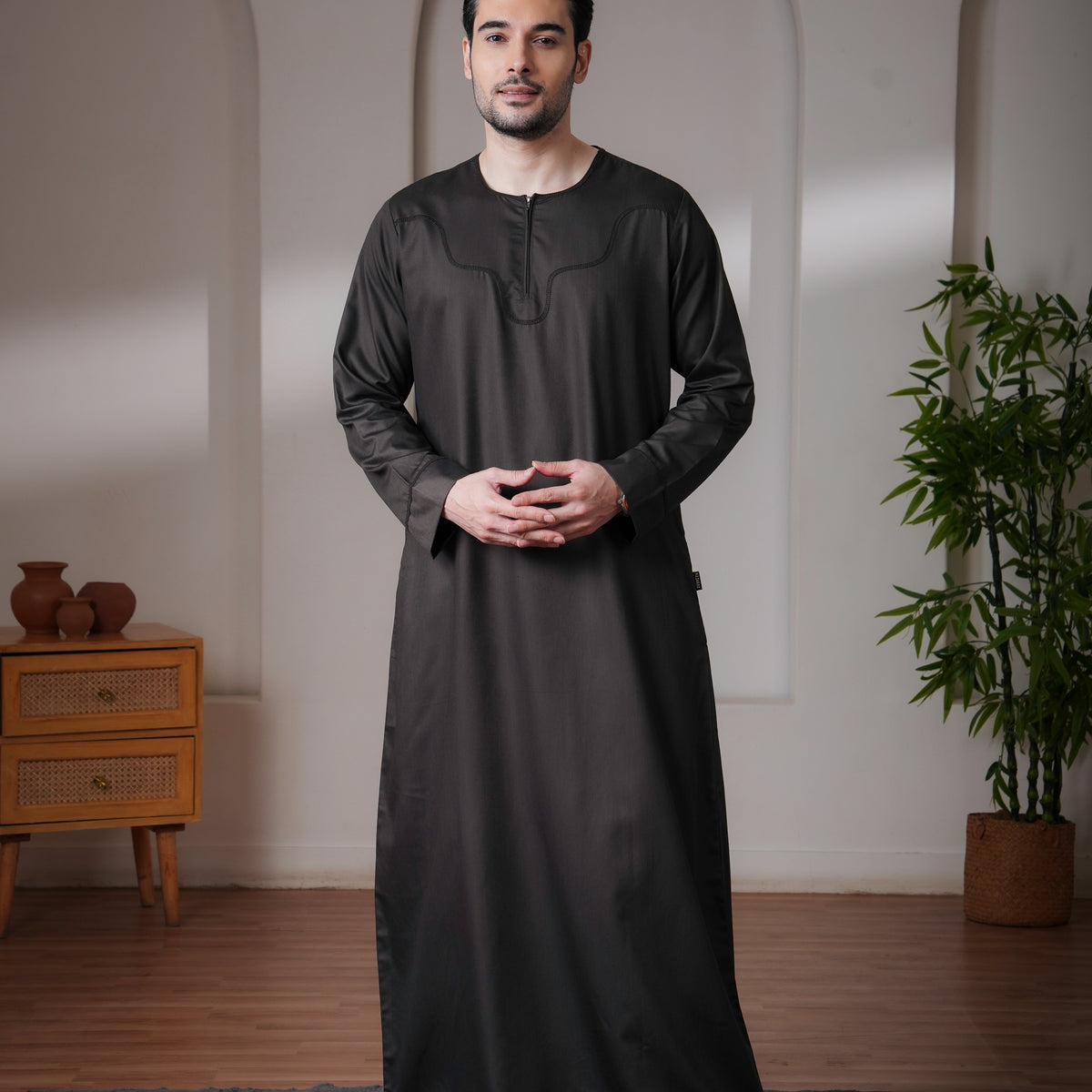 Kurvig Omani 2.0 Dark Brown Thobe Mens – Mashroo